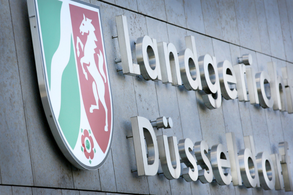 Prozess in Düsseldorf: Vorbestrafter raubt Senior aus, dieser stirbt ...