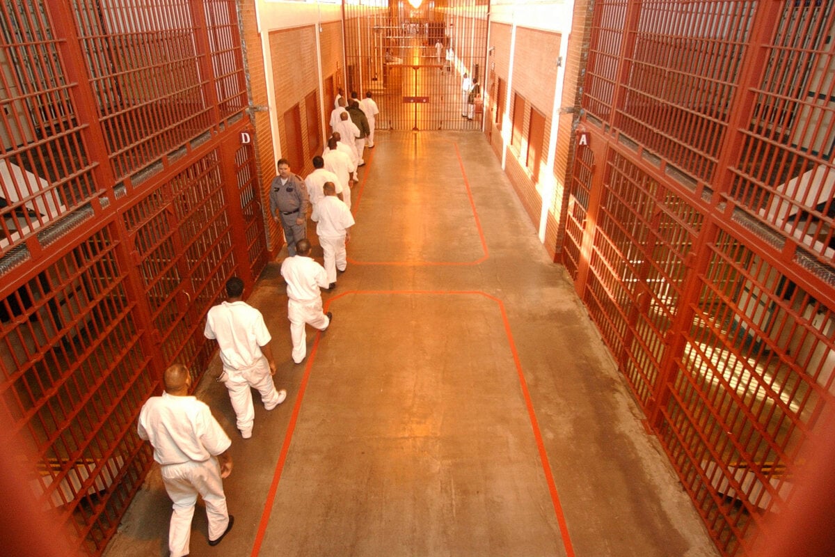 Federal judge rules extreme heat in Texas prisons unconstitutional in ...