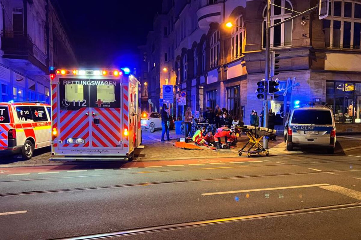 Auto erfasst Fußgängerin in Leipzig: 18-Jährige schwer verletzt