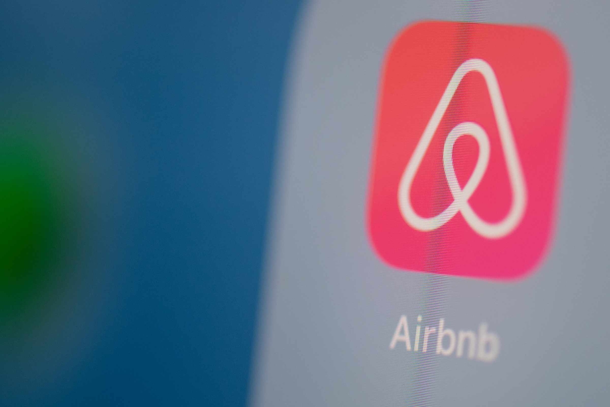 Airbnb adds in-home services like chefs, massages, and trainers to ...