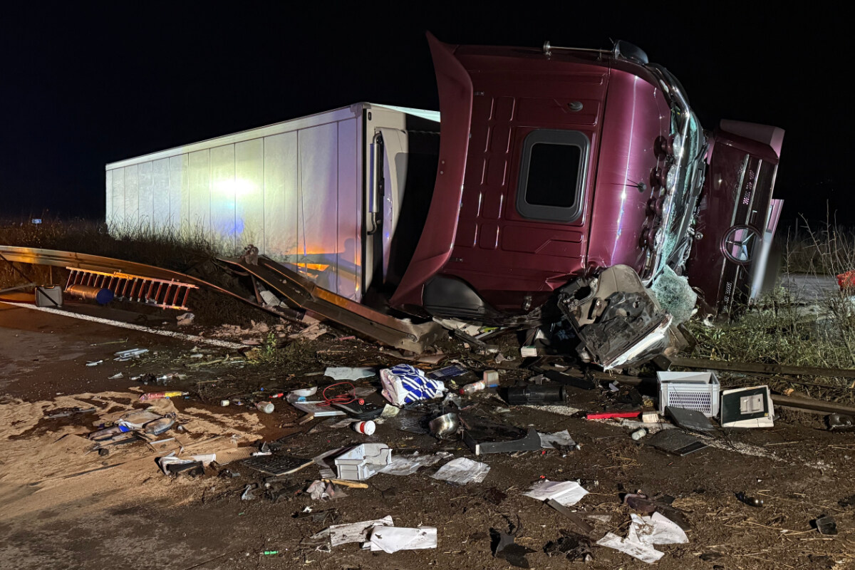 Unfall A38: Lkw-Unfall auf A38 - Essen verteilt sich auf der Autobahn ...