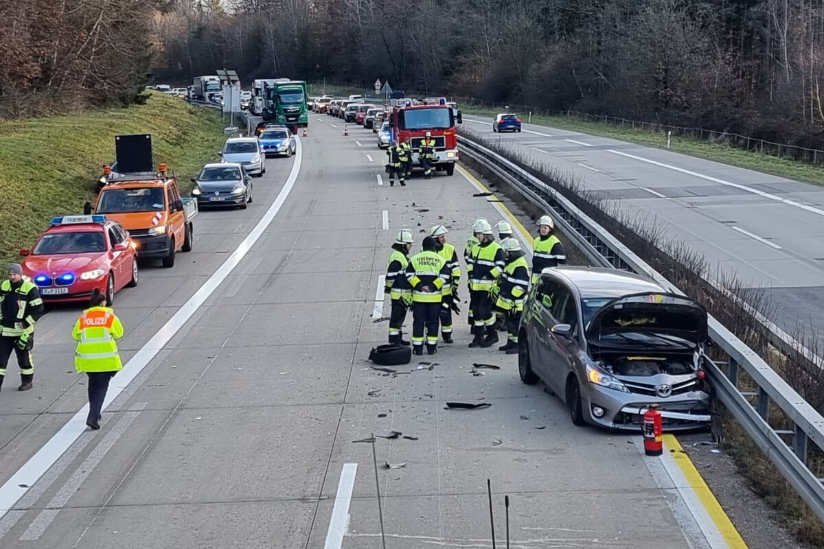 Schwerer Unfall bei Regensburg: Geisterfahrer kracht in Auto mit ...