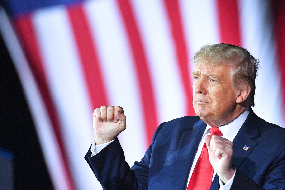 Should Donald Trump be constitutionally barred from running for president?