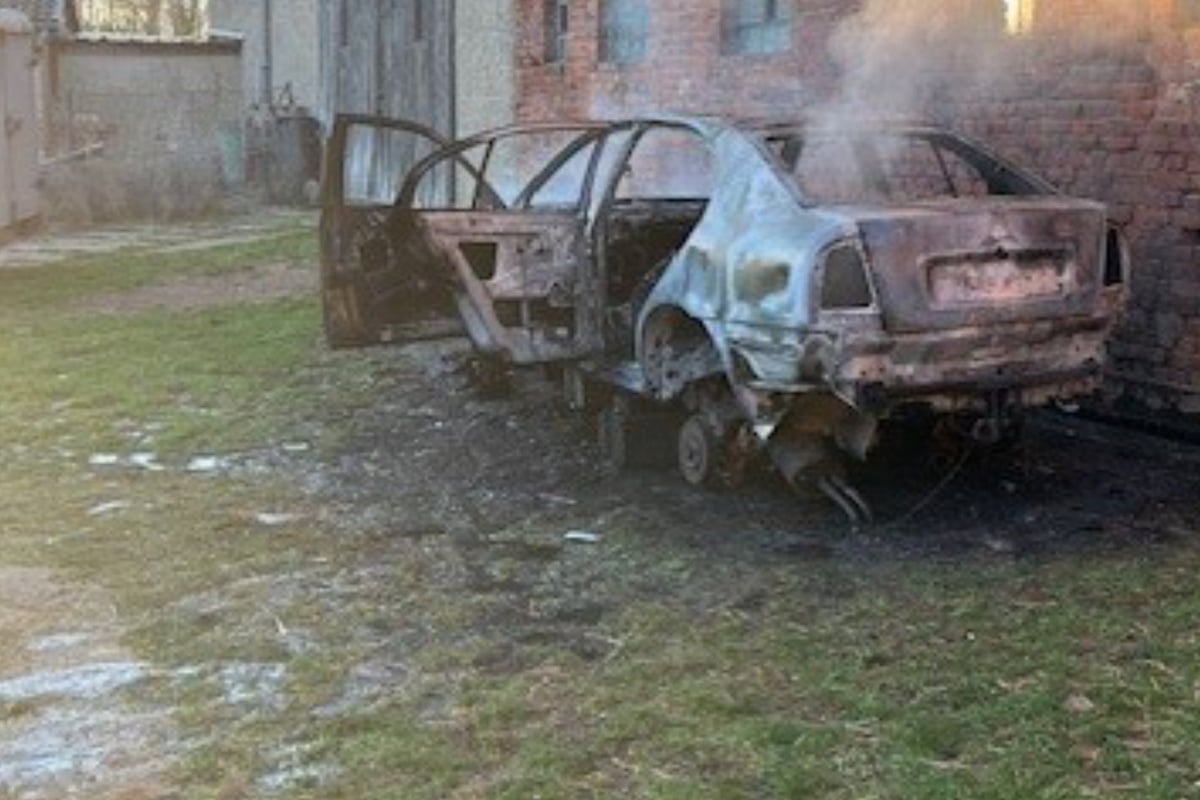 Dumm gelaufen: Mann aus Schönebeck lässt Bekannten am Auto schrauben ...