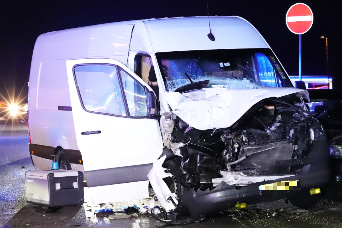 Unfall A3: Unfall auf der A3 - Kilometerlanger Stau und acht Schwerverletzte