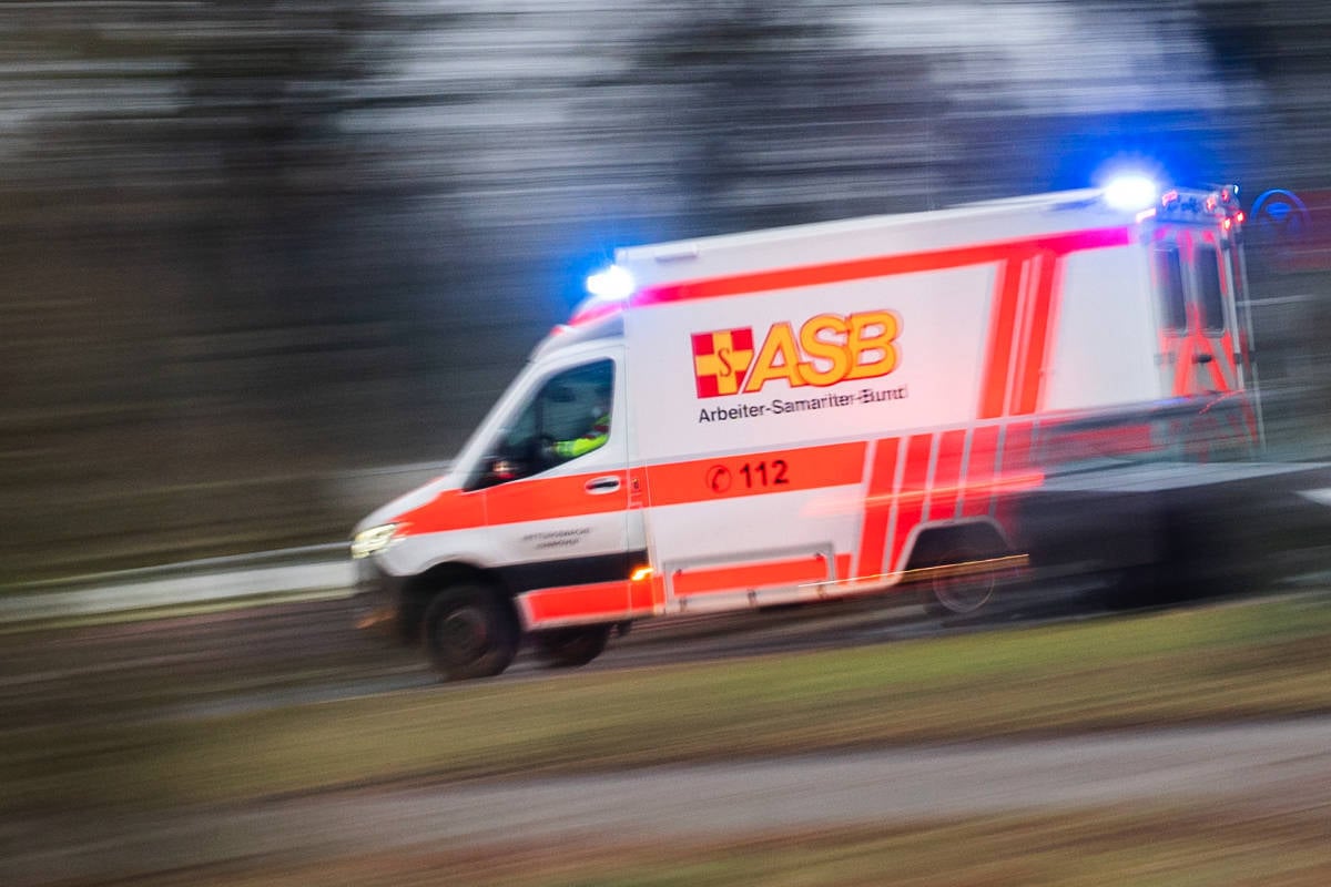 Tödlicher Unfall auf der Landstraße in Brandenburg: Auto kracht gegen ...