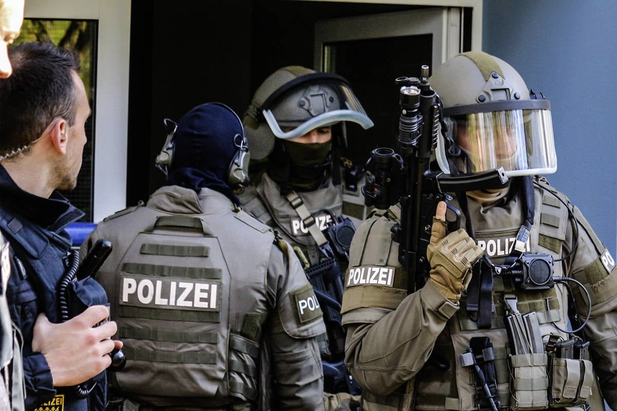 Durchsuchungen wegen Kriegsmunition in Frankfurt: Auch Nazi-Objekte ...