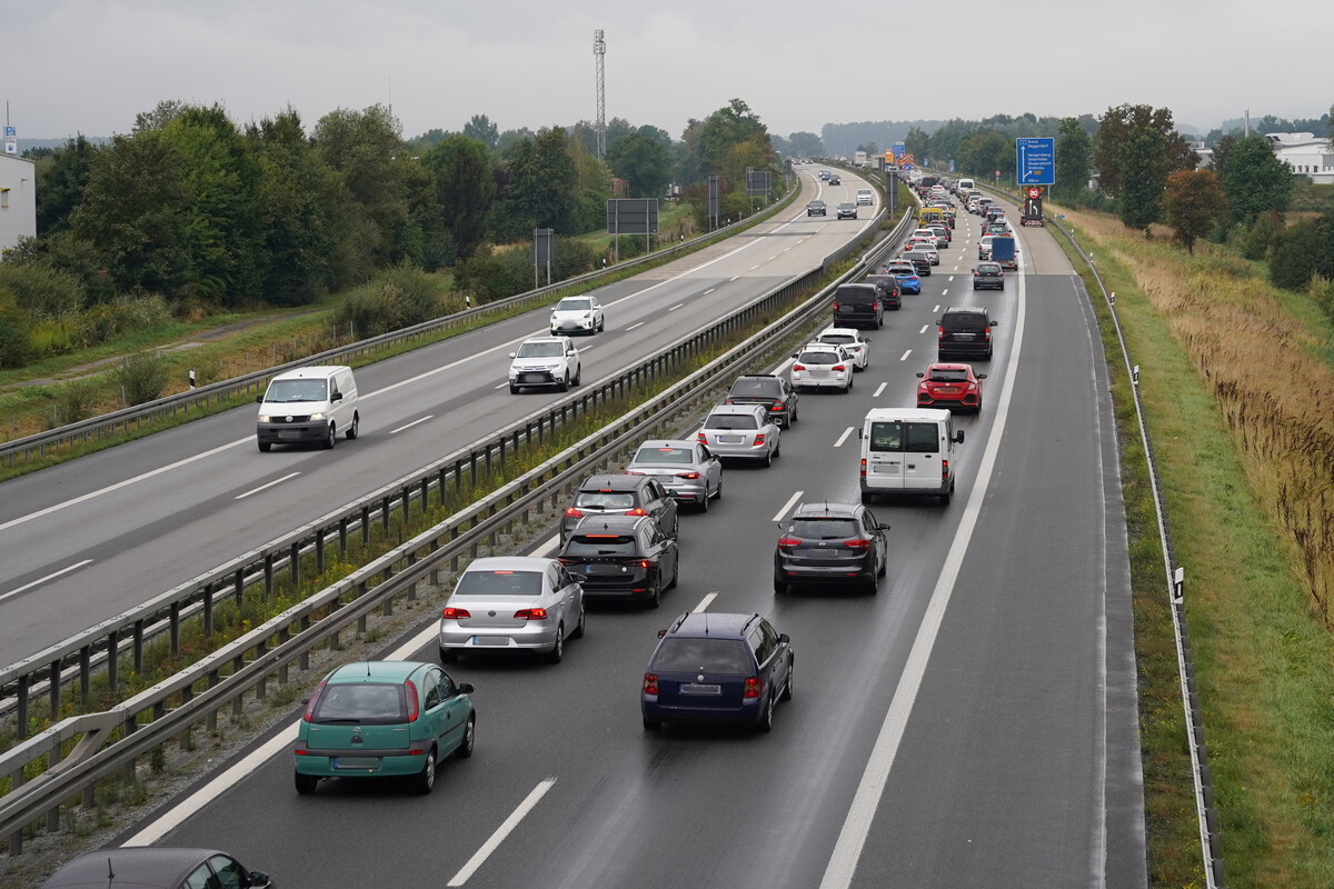 Auffahrunfall Auf Der A3 Verursacht Kilometerlangen Stau Auffahrunfall Auf Der A3 Verursacht Kilometerlangen Stau