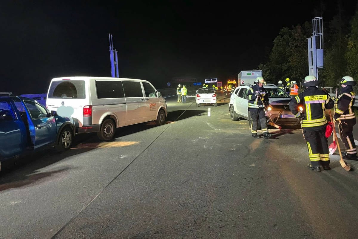 Unfall A: Massenkarambolage auf A10 - Vollsperrung nach Crash mit neun ...