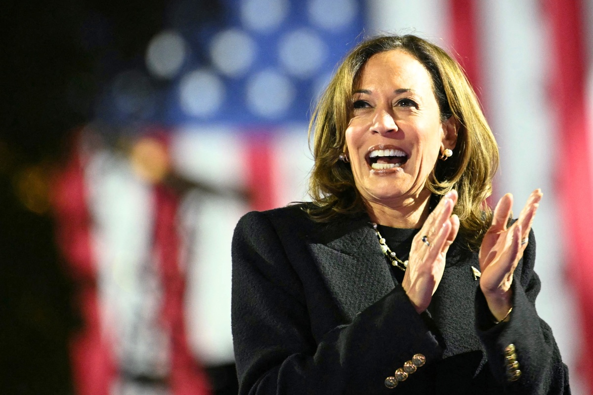 Kamala Harris to receive coveted honor from the NAACP | TAG24