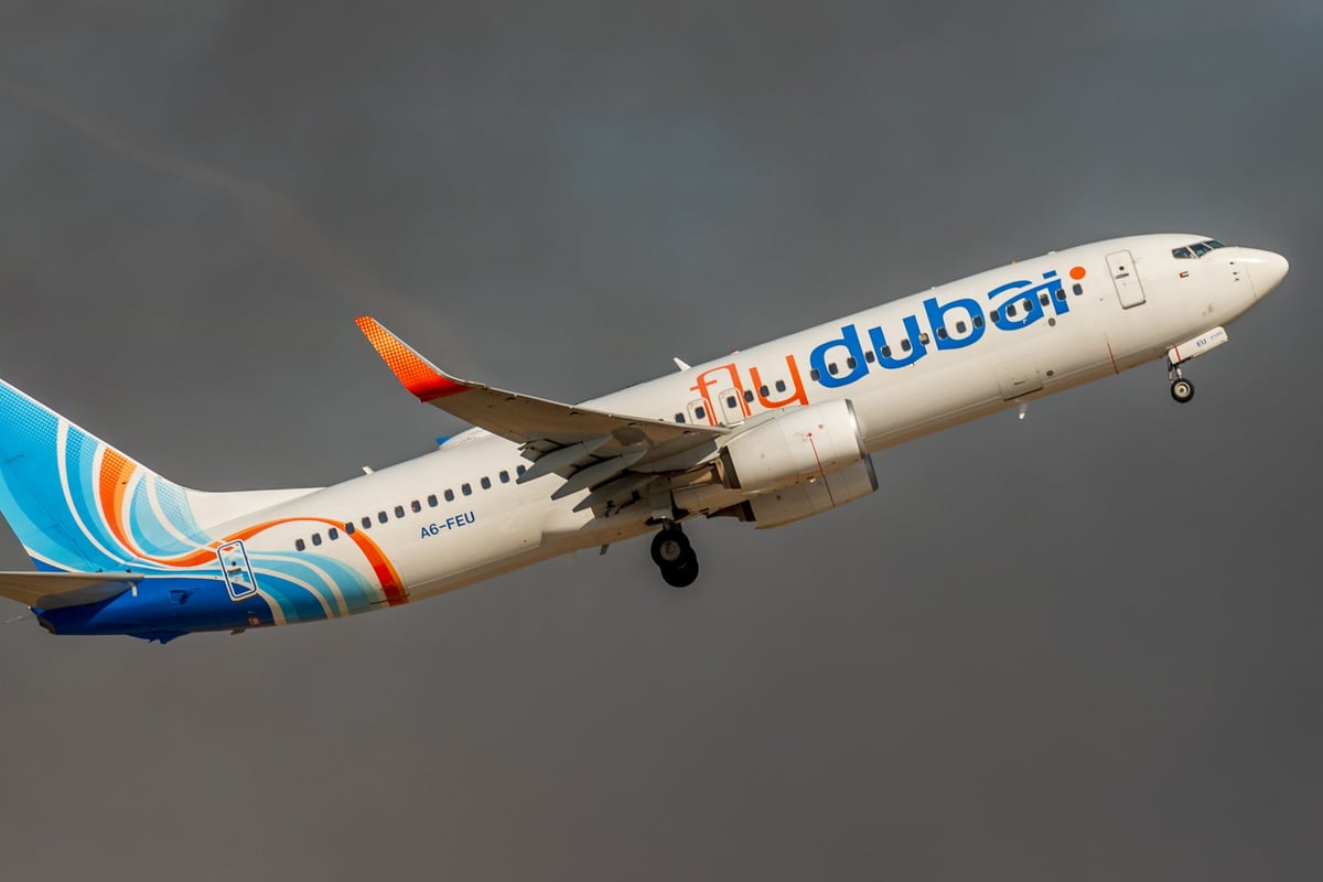 Flugzeug fängt nach dem Start Feuer - Maschine fliegt bis zum Ziel