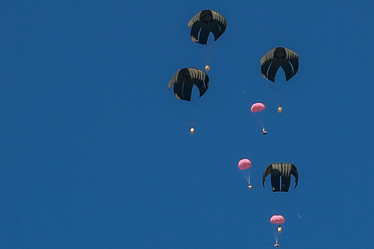 Humanitarian airdrop to Gaza kills five and injures ten after malfunction