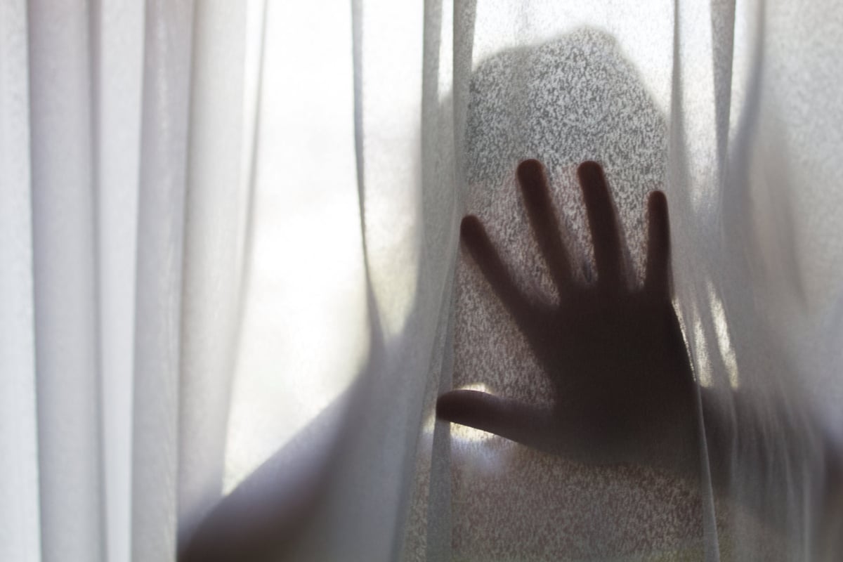 Inzest-Hölle: Vater zwingt Sohn, die eigene Mutter zu vergewaltigen