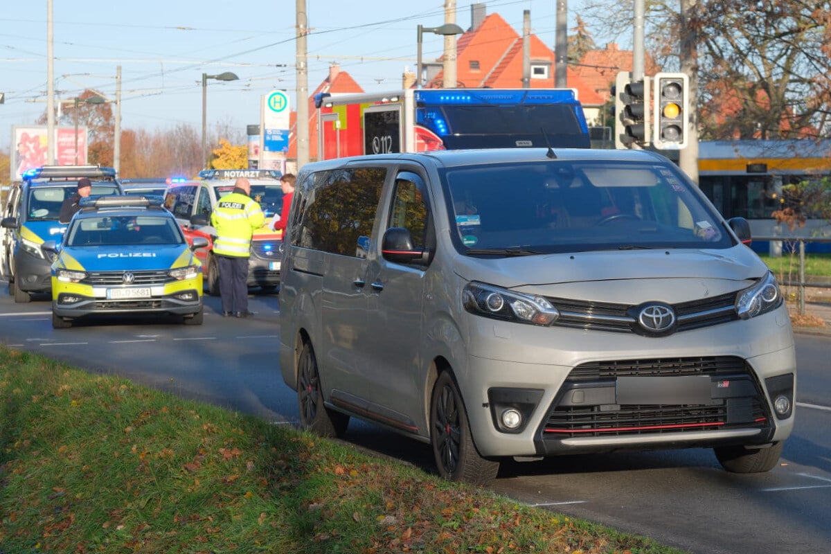 Toyota-Fahrer übersieht rote Ampel: Junge (11) bei Unfall in Leipzig ...