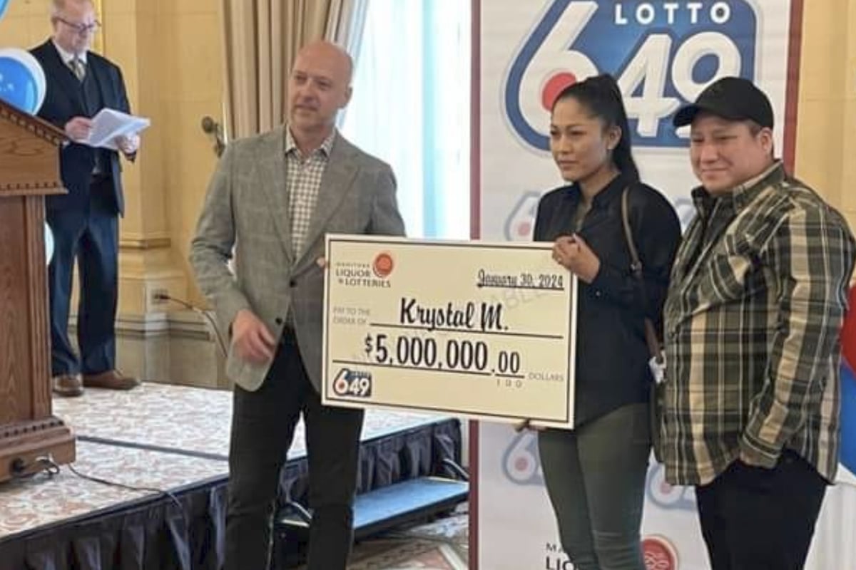 Mann lässt seine Freundin Lotto-Gewinn abholen: Wo er sie dann findet ...