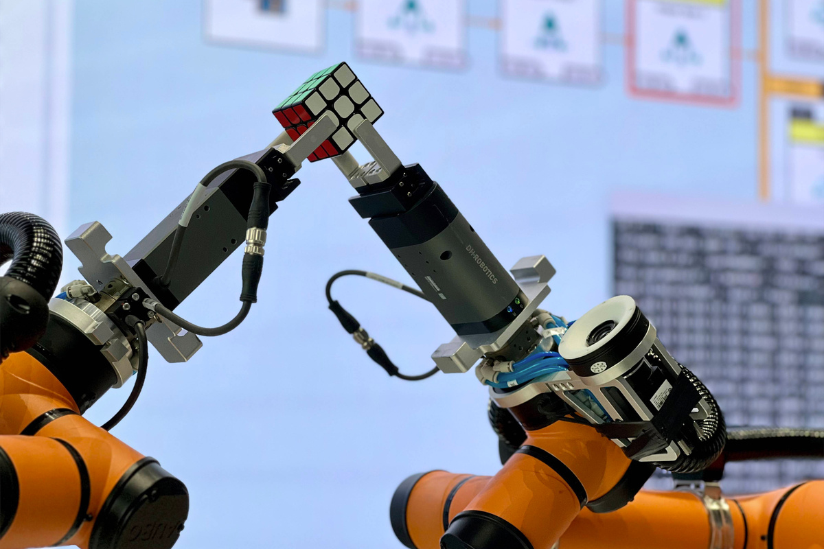 What is the fastest robot to solve a rotating puzzle cube? What is the fastest robot to solve a rotating puzzle cube?