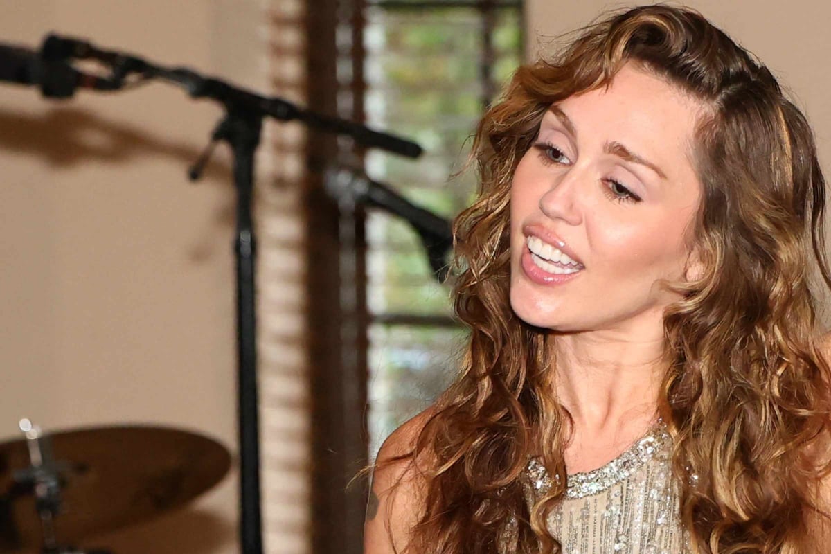 Miley Cyrus seemingly addresses her "rude" behavior towards fans at ...