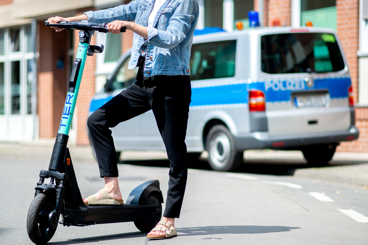 Mit 1 5 Promille Auf Dem E Scooter Durch K ln Frau St rzt Aufs Gesicht Mit 1 5 Promille Auf Dem E Scooter Durch K ln Frau St rzt Aufs Gesicht