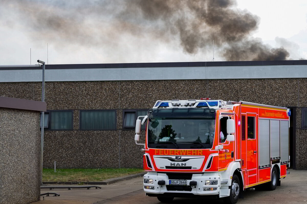 Gewaltige Rauchsäule in Mörfelden-Walldorf von Weitem sichtbar: Was ist ...