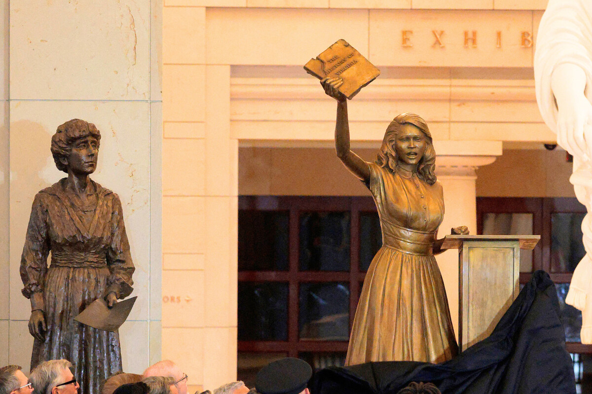 Statue of civil rights icon Barbara Rose Johns replaces Robert E. Lee ...