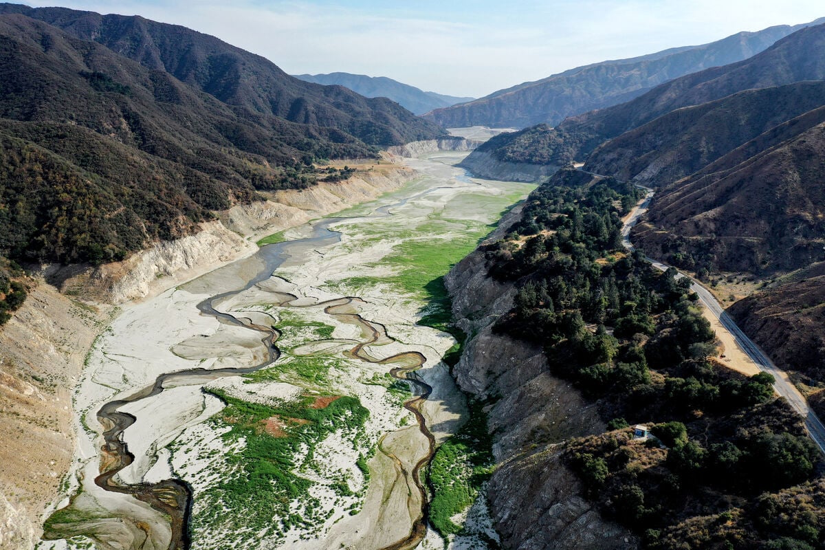 Woman survives 200-foot fall in the San Gabriel Mountains