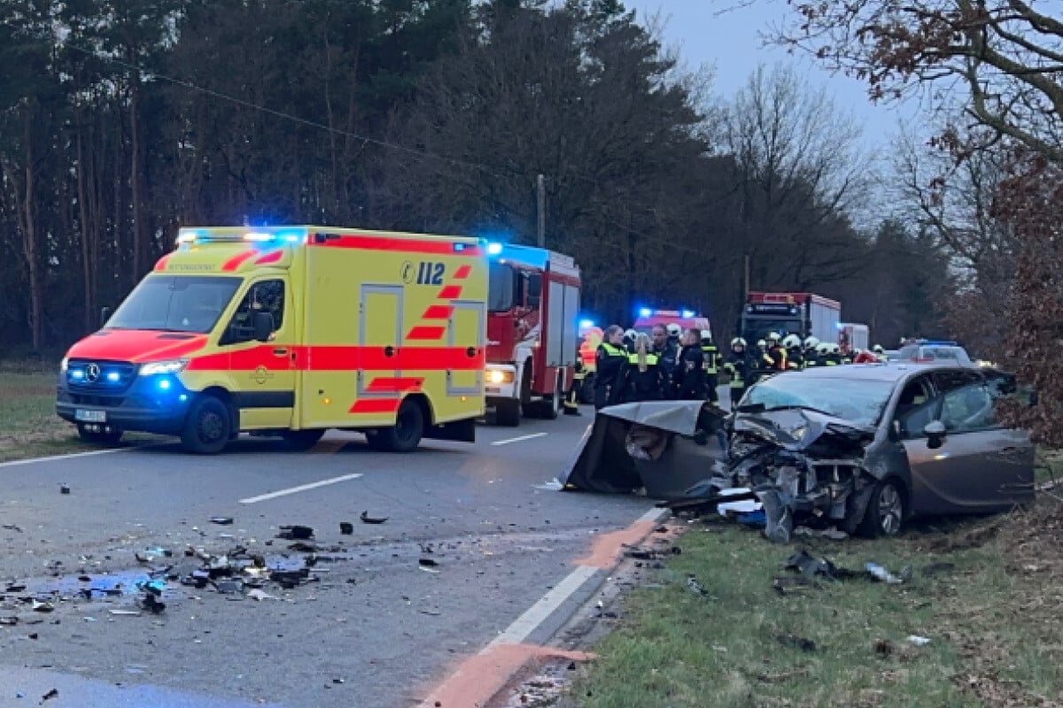 Ehepaar stirbt bei schwerem Verkehrsunfall in Ostfriesland