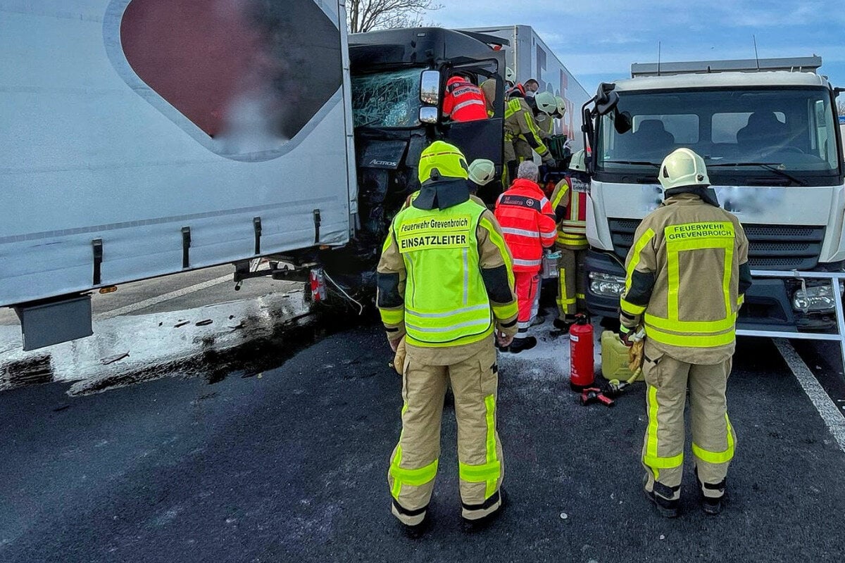 Unfall A46: Schwerer Brummi-Unfall auf A46 sorgt für Sperrung - Zwei ...