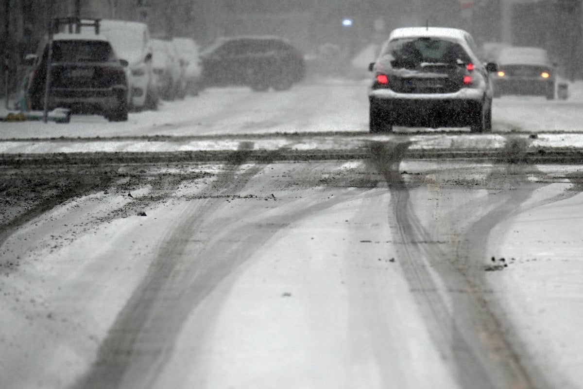Viel Schnee, glatte Straßen und kräftiger Wind in NRW: Freitag ist ...