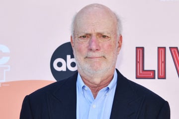 Sitcom legend James Burrows, co-creator of Cheers, has passed away | TAG24
