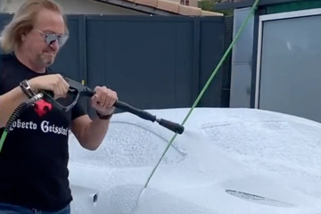 Doppelt kurios: So wäscht Robert Geiss seine Luxus-Autos