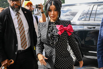 Cardi B throws pen at paparazzi over pregnancy questions: "Stop ...