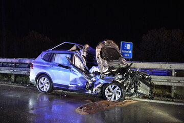 Unfall A9: Heftiger Unfall auf der A9 - Fahrbahnen stundenlang voll gesperrt