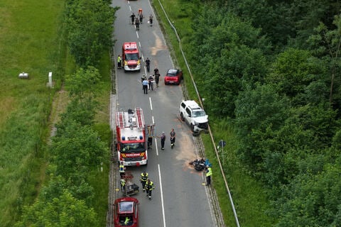 Tödlicher Unfall bei Miesbach: Auto kracht beim Überholen in ...