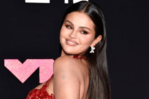 Sie macht es offiziell! Hier knutscht Selena Gomez ganz wild herum