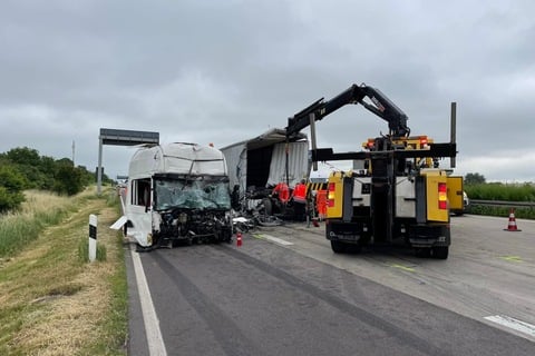 Nur zwei Stunden nach dem ersten Unfall: Lkw kracht auf A2 in Stauende ...