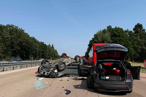 Unfall A7: Schwerer Crash bei Bispingen - Auto kracht in Stauende