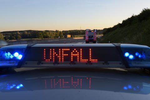 Lkw mit Bierkästen auf A9 in Flammen: Stau bei Triptis