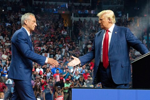 Robert F. Kennedy Jr.'s wife and family turn on him for bending the ...