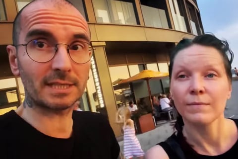 Die Zeit ist abgelaufen! Dr. Mark Benecke und Ines mit wichtiger Botschaft