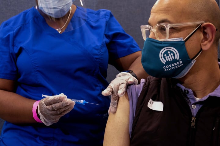 California is bringing back the statewide mask requirement