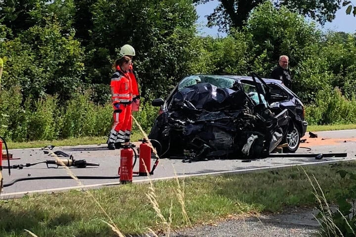 Unfall in Alveslohe: Zwei Menschen sterben bei Frontalcrash