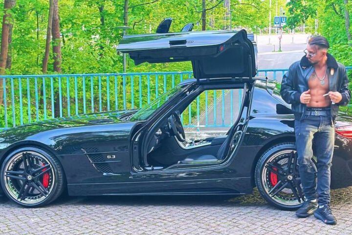 Nach Brandanschlag: Capital Bra präsentiert neues Luxusauto