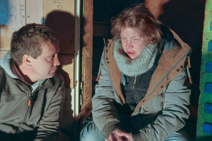 Ein neues Zuhause für Obdachlose: Jana bekommt eine Holzhütte in Köln