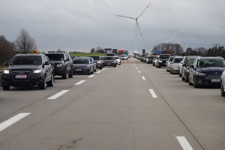 Unfall A72: Autobahn gesperrt - Stau nach Unfall auf A72