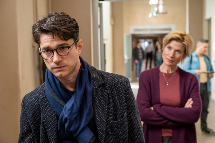 SOKO Stuttgart: Mord in Nobel-Villa - Im Pool treibt eine Frauenleiche