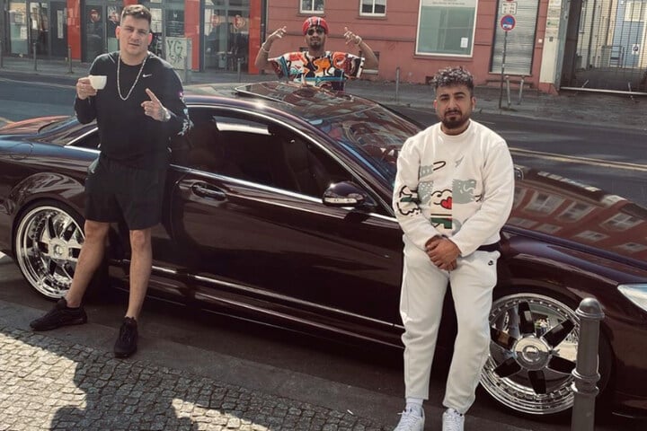 187 Strassenbande: Bonez MC zeigt Corona-Regeln den Mittelfinger