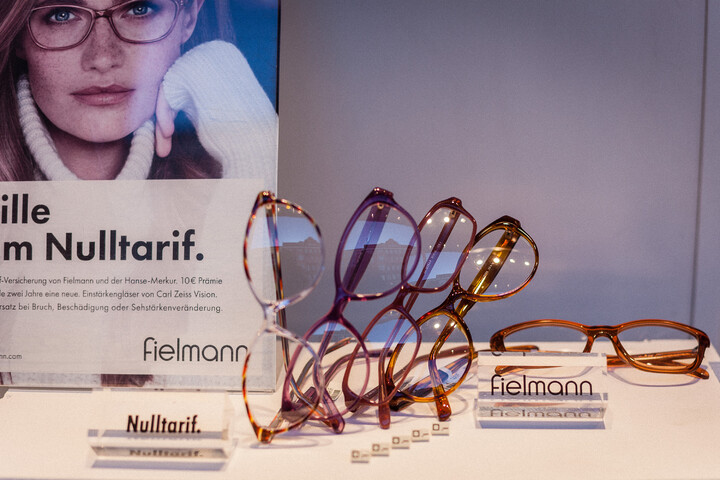 Hamburg: 50 Jahre "Fielmann" - Von einer Nordsee-Filiale zum Optiker ...