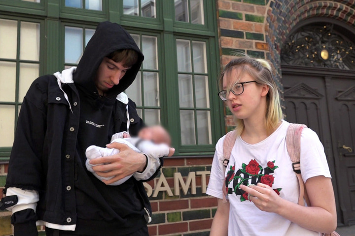 "Hartz und herzlich" aus Rostock: Maik (19) mit Baby auf dem Amt ...