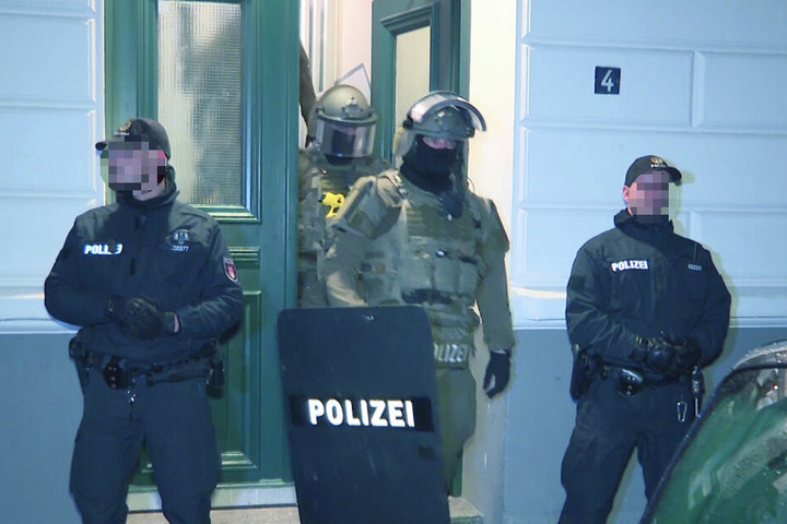 187 Strassenbande: Skandal-Rapper in Schnitzel-Restaurant verprügelt