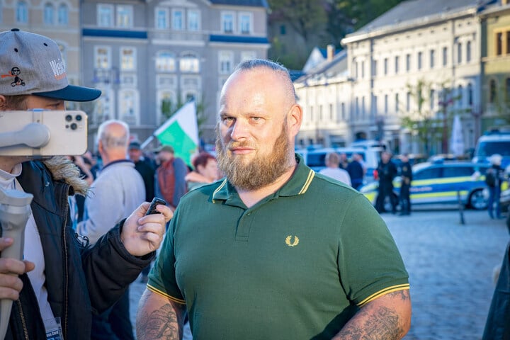 Neuer Gerichtsbeschluss gegen Neonazi Max Schreiber in Zivilsache